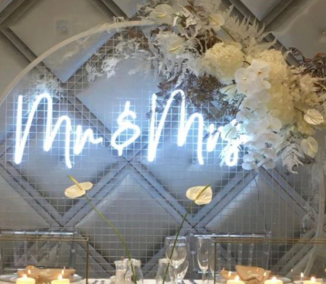 Led Sign Mr & Mrs – Dior Elegant Party Rentals